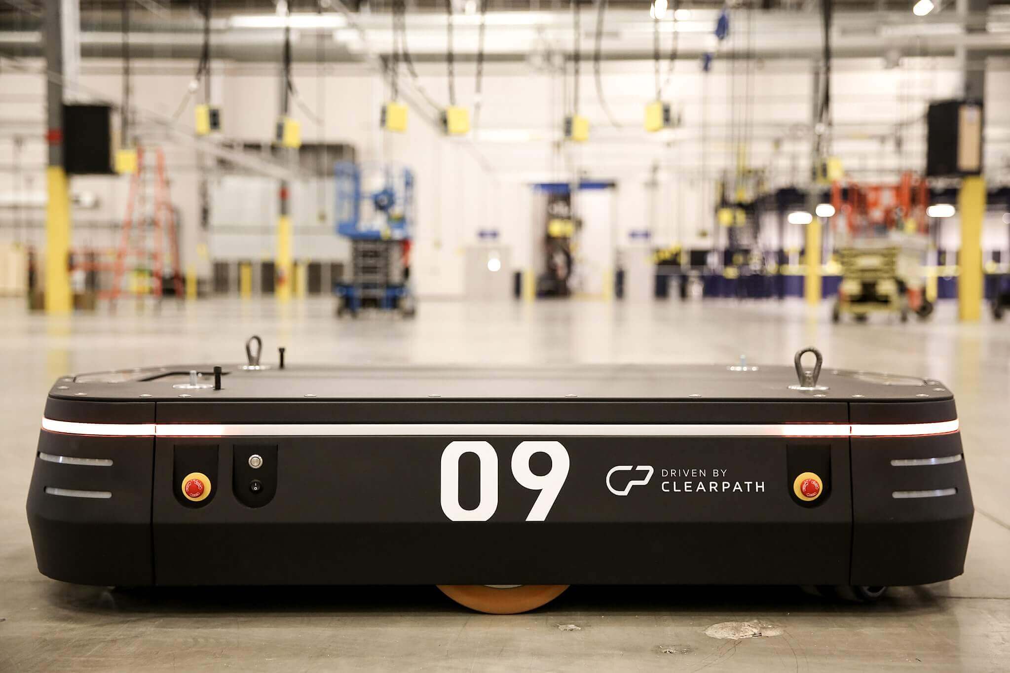 Warehouse Automation: Automatic Guided Vehicles & Autonomous Mobile Robots | ManufacturingTomorrow
