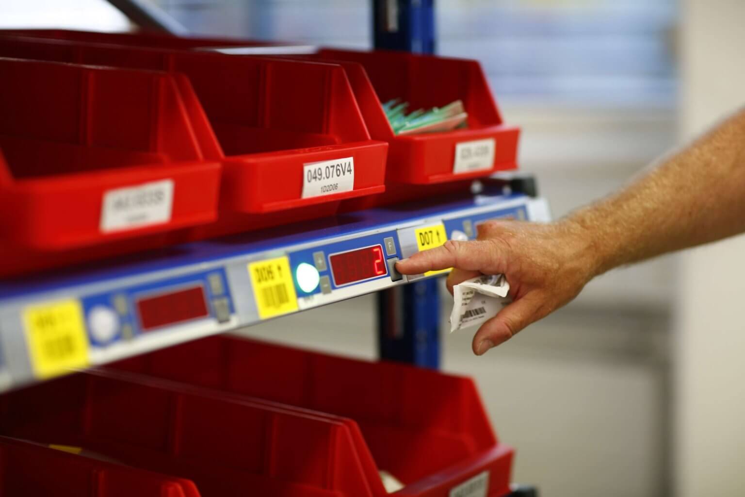 Warehouse Automation: Pick-to-Light Systems | ManufacturingTomorrow